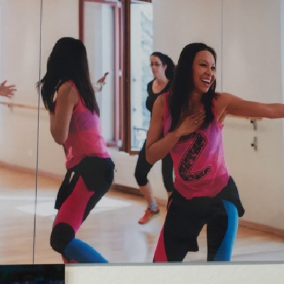 Desi Larson - Fitness Instructor Page