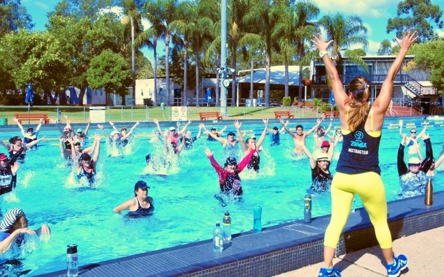 Aqua Zumba Kurs in Mount Druitt Swimming Centre mit Marlee King