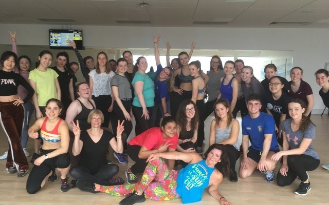 Clase de Zumba a las University Of Bath con Julia Beale